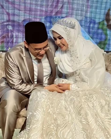 Nikah Di Bawah Umur 7 Potret Ayu Chasna Bucin Dengan Gus Sunny Sang Suami