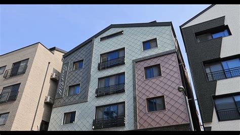 6638 파스텔 블루와 브라운 차콜 그레이 징크 금속 마름모 무늬 마감 검은색 화강석 몰딩 멋진 5층 다세대 상가주택