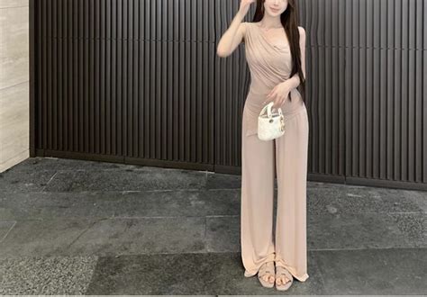 언발 나시 드레이프 나시 원 숄더 나시 와이드 일자 팬츠 투피스 셋업 나시 투피스 냉장고 팬츠 여름 투피스 섹시 투피스 글램 투피스 데이트룩 마실룩 고급스러운 휴양지 투피스