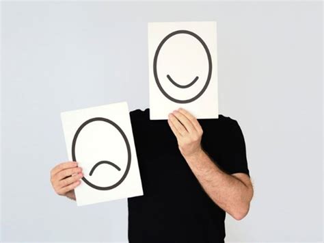 Хуурамч найз хоёр нүүртэнг шууд таних 10 шинж тэмдэг