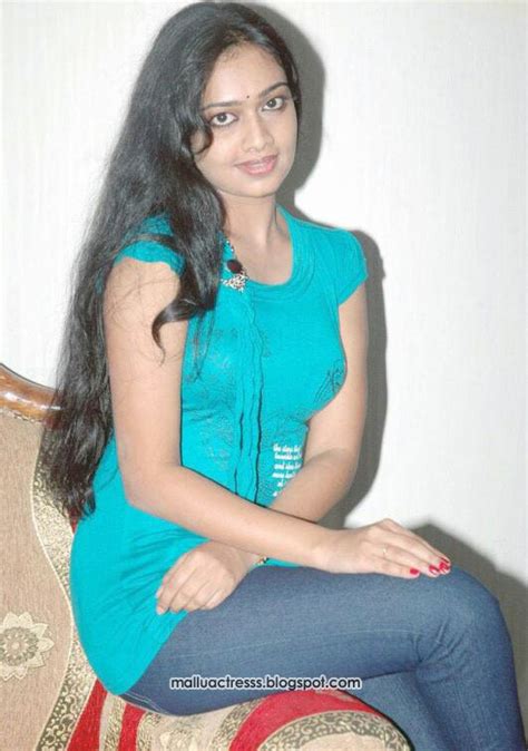 malayalam actress divya vishwanath hot stills