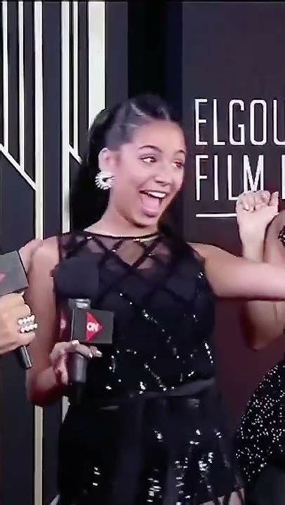 فضيحة بنت رانيا يوسف بفستان البطانة بتاع امها لابساه عريان ومن شابه