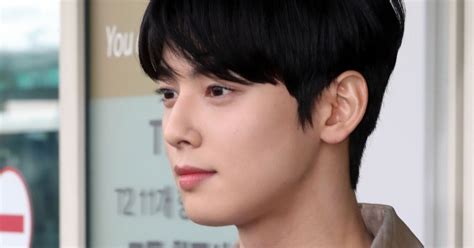 [사진]차은우 조각같은 옆모습