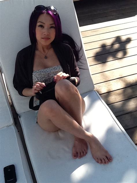 Linda Les Feet