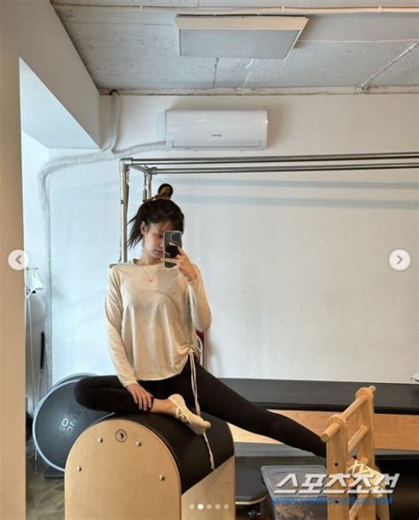 제니가 발가락 양말 을 신으면 힙 할까 놀라운 허리 힘에 세상에나 스퀘어 카테고리