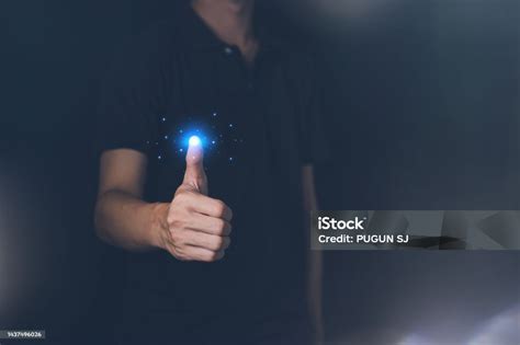 사업가 손 Goog 기호입니다 최고의 서비스와 올바른 Iso 인증 보증 품질 보증 표준 및 표준화 개념 고객 서비스 평가 및 만족도 가상현실에 대한 스톡 사진 및 기타