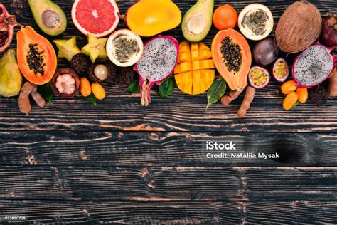 열 대 과일 파파야 드래곤 과일 람 부탄 타마린드 선인장 과일 아보카도 Granadilla Carambola 금 귤 망고