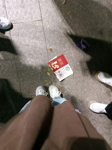 深海 的想法 晚自习停电了，一开始没打算让我们回去的，就在教室里开个小活动。好多人唱歌，我们还玩海龟汤，好恐怖哇靠那些女孩真能尖叫，哈哈哈哈