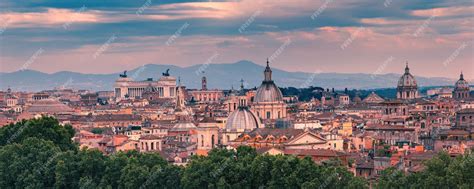 Maravillosa Vista Aérea Panorámica De Roma Con El Altar De La Patria Y
