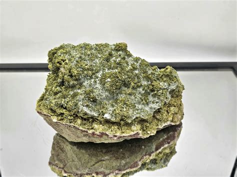 Distinction Crystals And Fossils