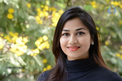 Kumuda Stills Photo 15 Of 84