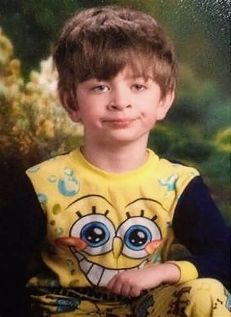 Создать мем мем мальчик недовольный мальчик мальчик в пижаме спанч боба мем Картинки