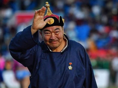 Дархан аварга Б Бат эрдэнэ аймгийнхаа түүхт 100 жилээр зодог тайллаа Isee Mn