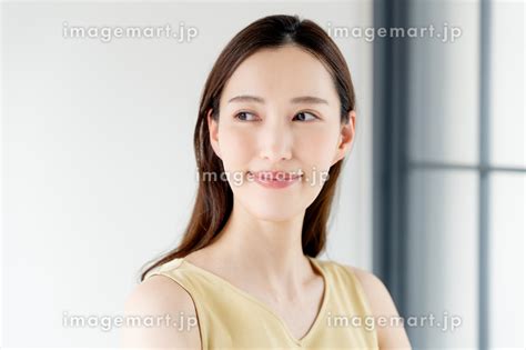 若い日本人女性のビューティ （人物）の写真素材 [245428188] イメージマート