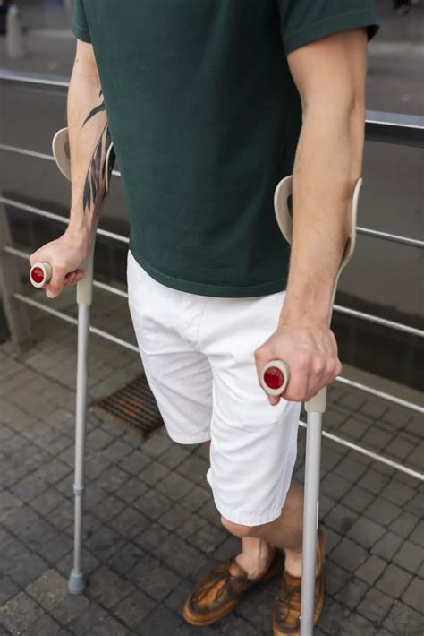 Best Crutches After Knee Surgery Are Forearm Or Underarm Better