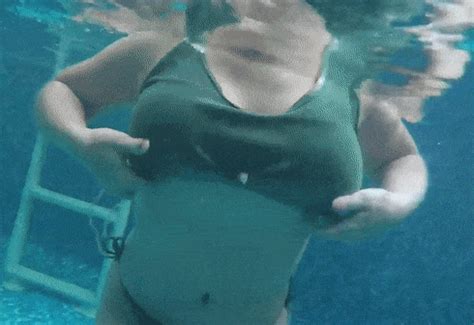 Underwater Boobs H1dd3n