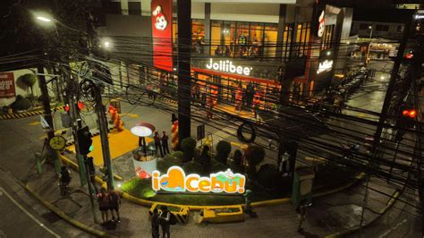 Pasko na sa Jollibee Guadalupe: Bringing the Magic of Christmas Closer to Home | Proud Bisaya Bai