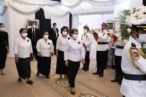 លោកជំទាវកិត្តិសង្គហបណ្ឌិត ម៉ែន សំអន អញ្ជើញគោរពវិញ្ញាណក្ខន្ធសព