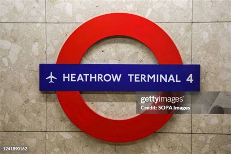 Heathrow Sign Photos And Premium High Res Pictures Getty Images