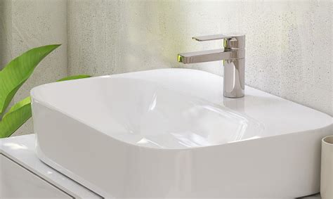 대리석 카운터 탑과 흰색 원형 세라믹 세면기 관엽식물이 있는 욕실 세면대의 현대적이고 미니멀한 디자인 창문에서 햇빛 3차원 형태에 대한 스톡 사진 및 기타 이미지 Istock