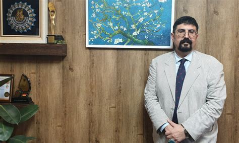 دکتر بهنام اوحدی متخصص اعصاب و روان و روانپزشک مرکز مشاوره و آموزش