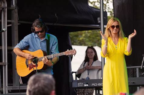 Singer Cara Dillon Shot In The Face Multiple Times By Bb Gun Fired From Passing Vehicle