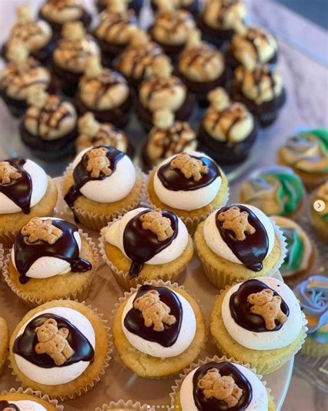 美 빵집 깜짝 방문컵케이크 60개 먹어치운 이 손님 정체 중앙일보