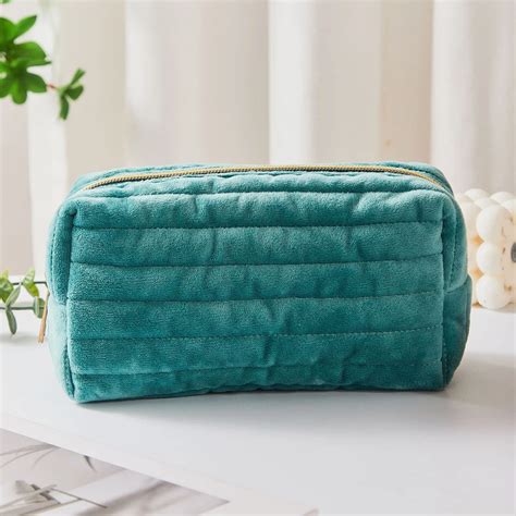 Custom Plush Velvet Makeup Bag Quilted Makeup Organizer Bag Puff
