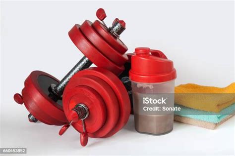 아령 수건 및 칵테일 쉐이 커 피트 니스 라이프 스타일 개념 0명에 대한 스톡 사진 및 기타 이미지 0명 가루로 빻은 개념과 주제 Istock