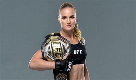 ВИДЕО Валентина Шевченко показала фигуру у бассейна в откровенном