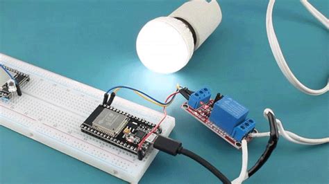 esp32 projeto controlando um relé de forma simplificada