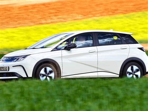 이게 1천만 원대 아반떼 디자인 쏙 빼닮은 전기 세단 놀라운 가성비 수준