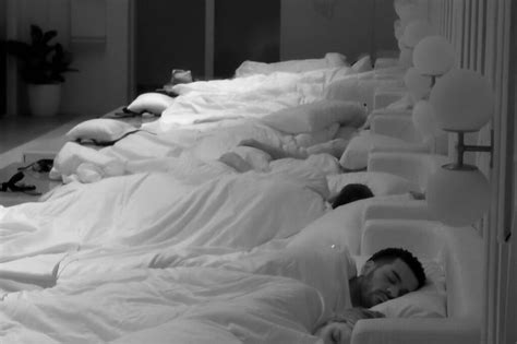 Love Island Usas Hannah Fields Addresses That Secret Sex Scene Caught On Camera Perez Hilton