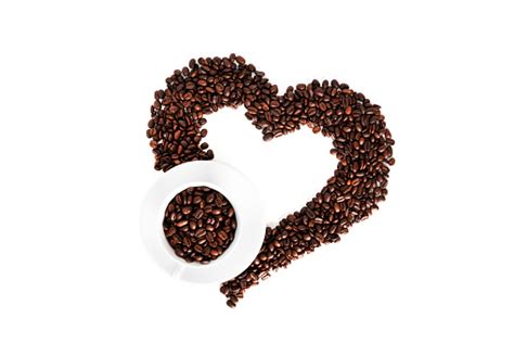 흰색 배경에 커피 콩 커피 는 고립 커피 콩의 심장 커피 콩을 곁들인 컵 갈색에 대한 스톡 사진 및 기타 이미지 갈색 검은
