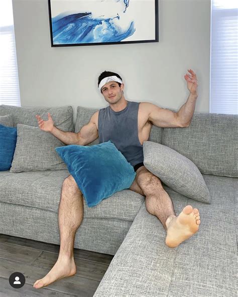 Roberto J Portaless Feet