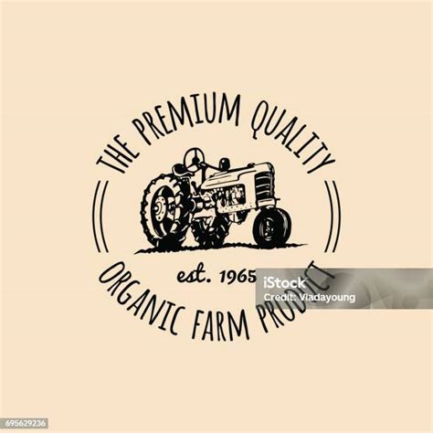 벡터 복고풍 가족 농장 로고입니다 유기농 프리미엄 품질 제품 로고입니다 빈티지 핸드 스케치 트랙터 아이콘입니다 가정용 장비에 대한 스톡 벡터 아트 및 기타 이미지 Istock