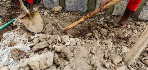 How To Use A Pickaxe Easy Steps