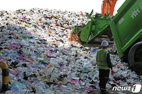 코로나19 재확산에 플라스틱 용기 배출 급증