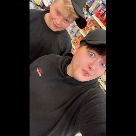 Undercover Cops Cy Bell25 Snapchat Stories Spotlight And Lenses