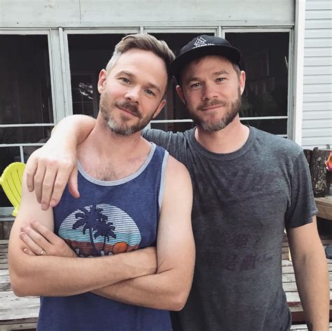 Aaron Ashmore Girlfriend