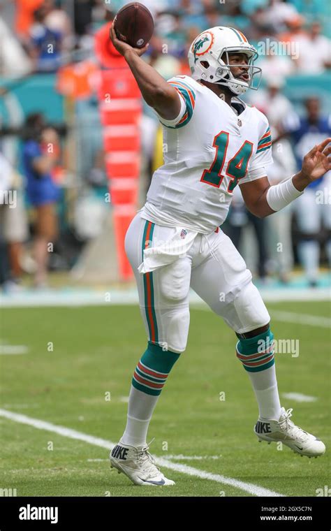 Sunday October 3 2019 Miami Gardens Fl Usa Miami Dolphins