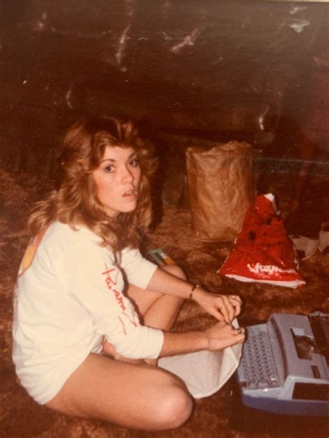 Pin By Camii On Quick Saves 80s Girl 80s Aesthetic 1980s Aesthetic
