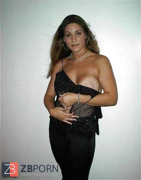 Adorable Mummy Unwrapping And Posing Naked ZB Porn