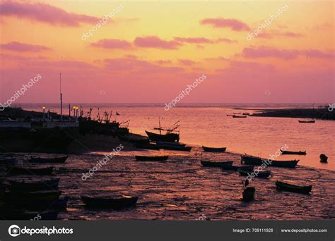 Colourful Seascape Sunset Moti Daman India — Stock Editorial Photo © Xyz Fotos 709111926