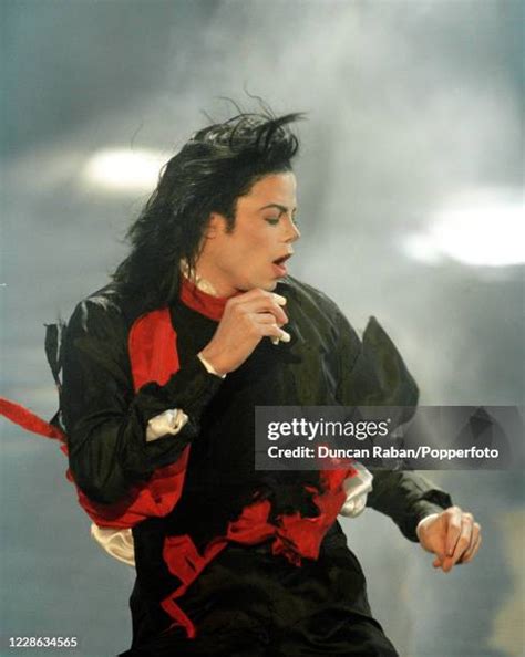 Michael Jackson Earth Song Photos And Premium High Res Pictures Getty