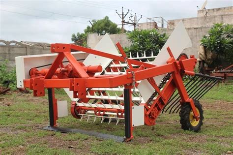 Groundnut Digger Cum Separator Machine At ₹ 180000piece Peanut
