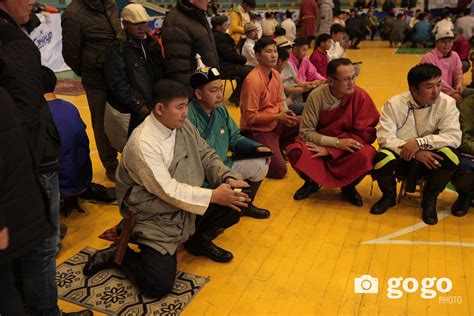 Монгол бахархлын харваа шагайн харвааны тэмцээн эхэллээ