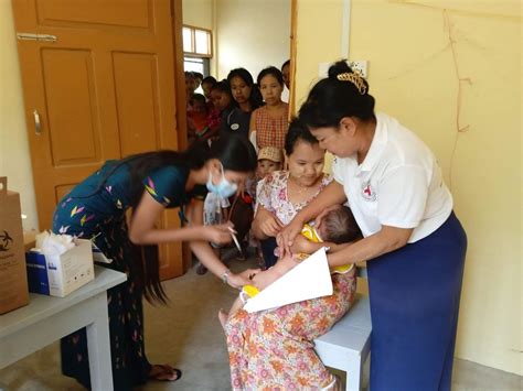 ကျောက်ကြီးမြို့နယ် ကျေးလက်ကျန်းမာရေးဌာန၌ တတိယအကြိမ် ကိုဗစ်ရောဂါ ကာကွယ