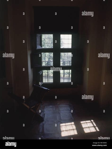 Interior De Una Habitacion Del Palacio De Carlos V S Xvi Ventanal