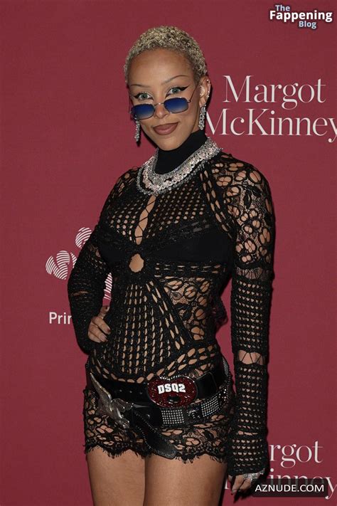 Doja Cat Flaunts Her Nude Legs At The 2023 Princes Trust Global Gala